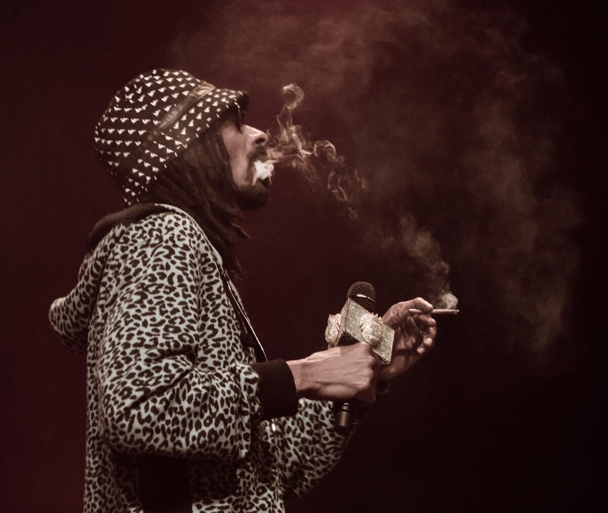 Snoop Dogg Smoking Weed Wallpaper